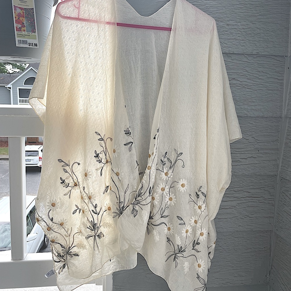 Spring Daisy Kimono Brand New - Gem